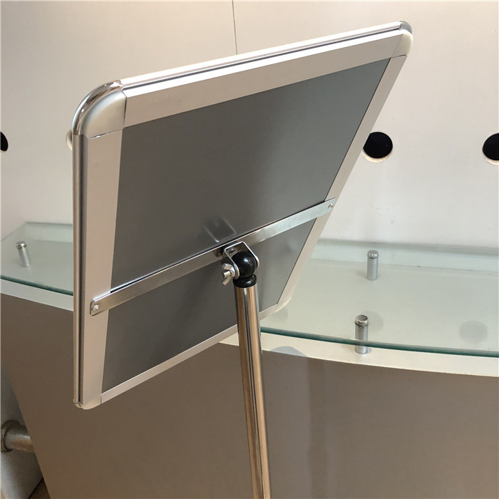 Metal retractable and adjustable sign rack