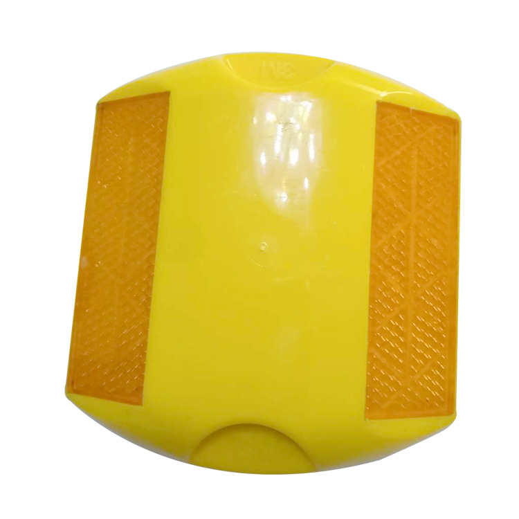 Multi-color highway road studs