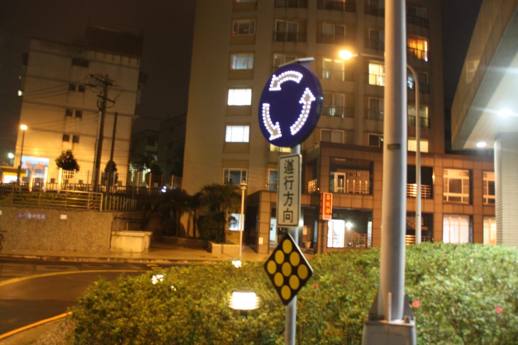 Outdoor blue warning loop lane sign