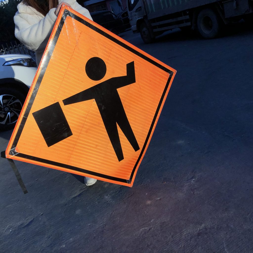 Roll-up traffic temporary construction sign