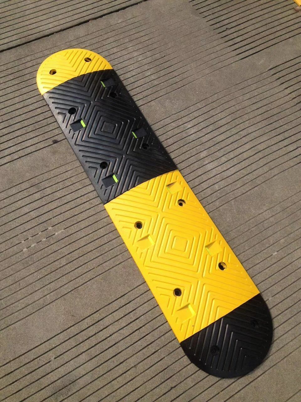 Rubber road bumpy speed bump