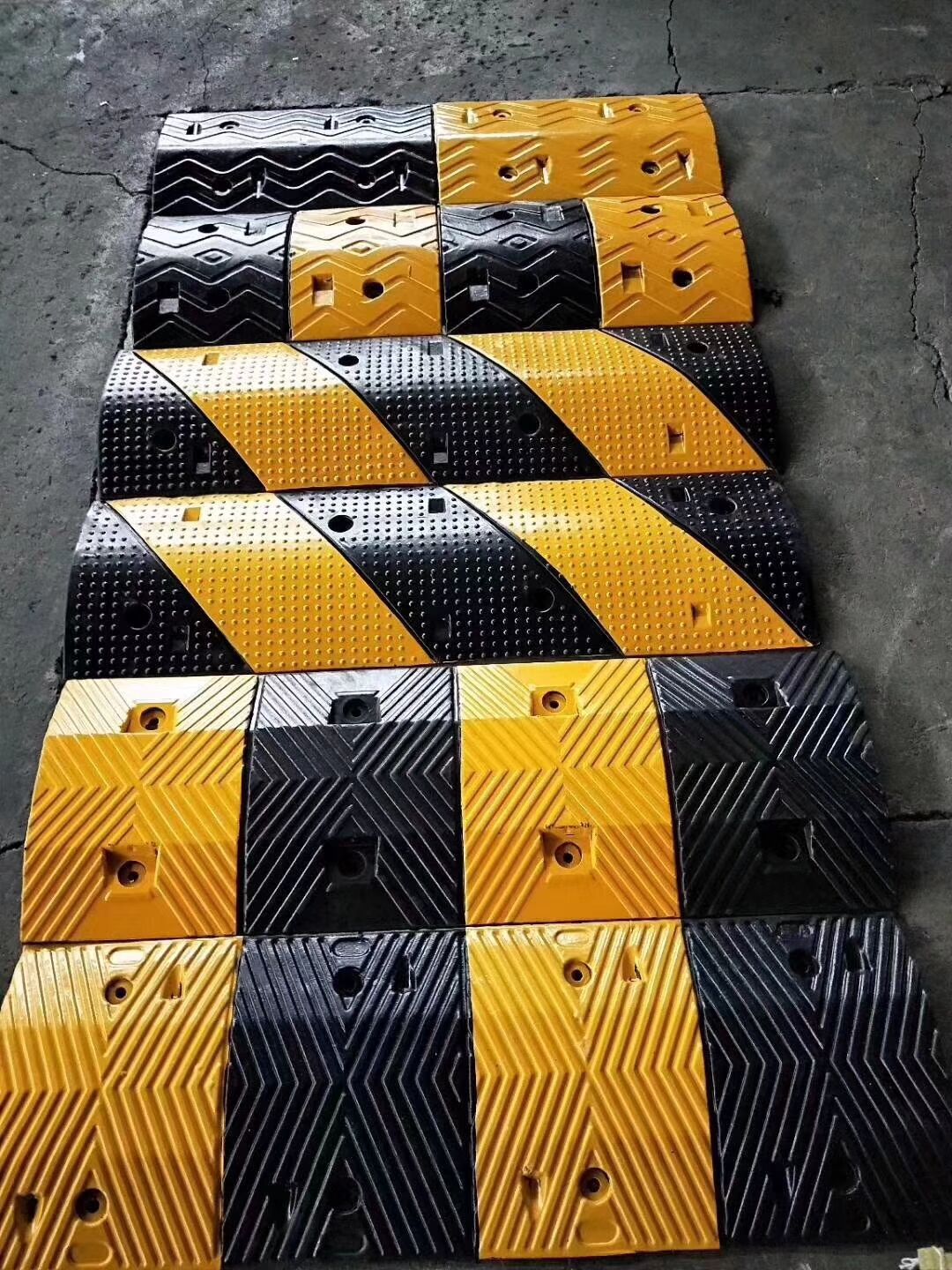 Rubber road bumpy speed bump