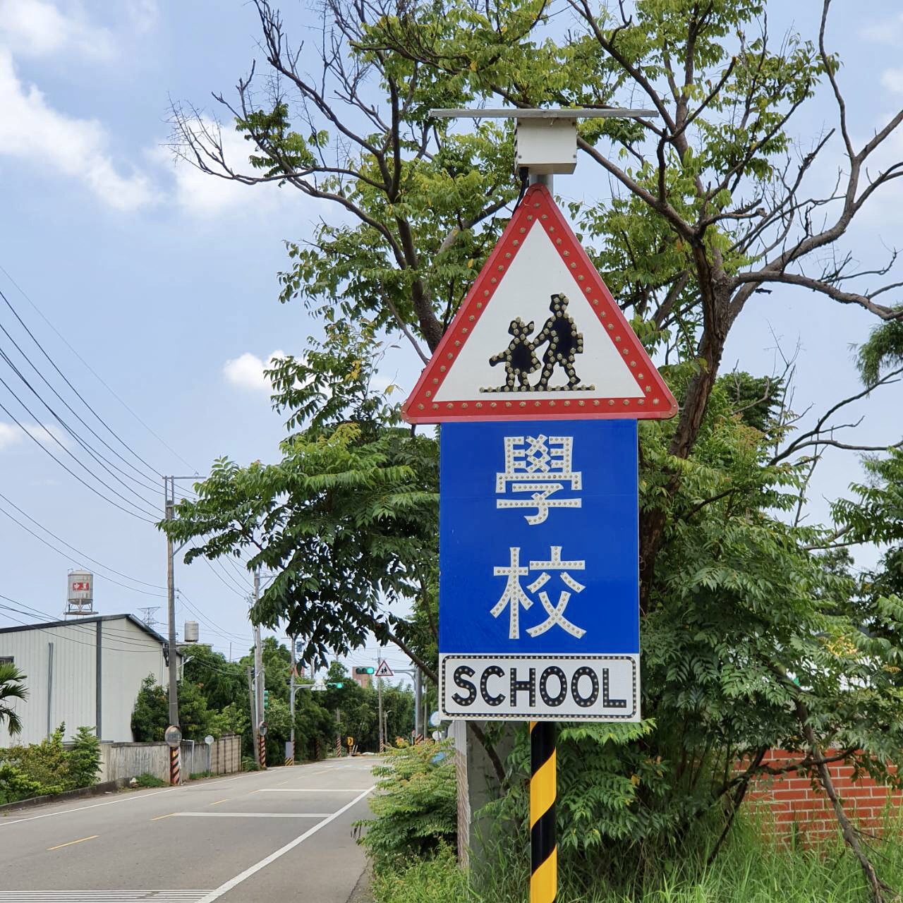 Solar LED school triangle sign