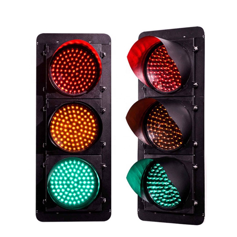 Solar flashing road traffic lights