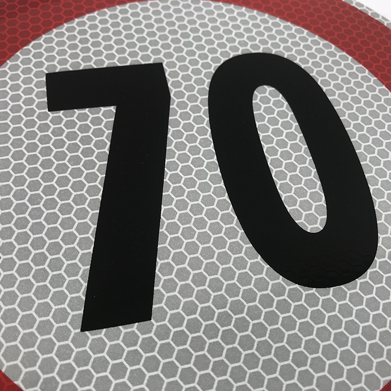 Standard 70 km speed limit plate